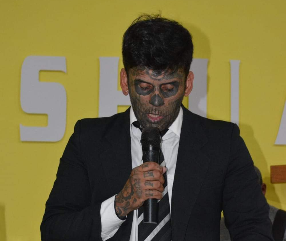 'Me sentia como atração de circo': homem 'mais tatuado do Brasil' se ...