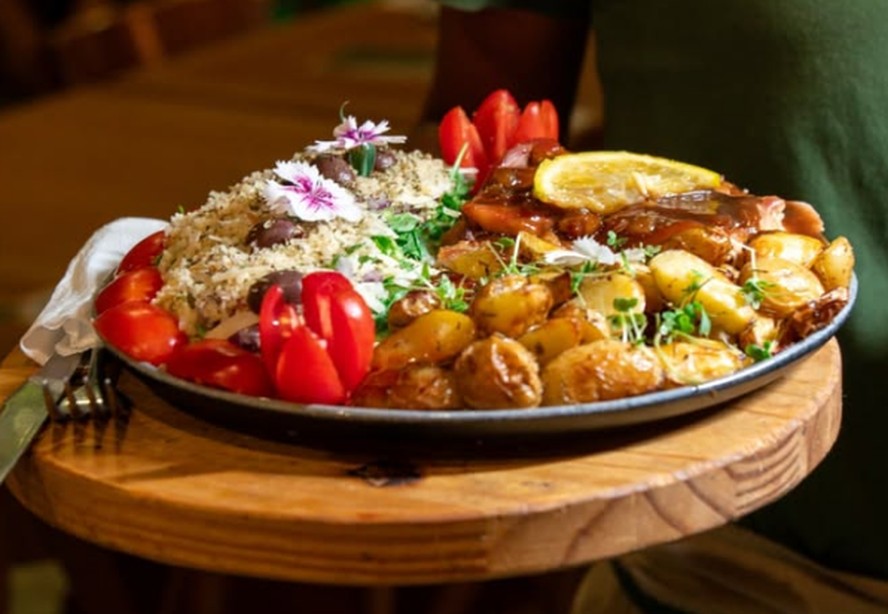 Rango sarado na Lopes Quintas, troca-troca de chefs, e aulas com ...