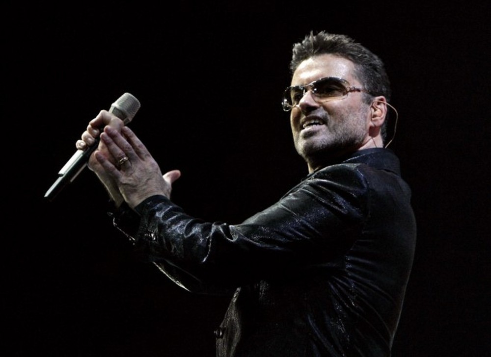 Biografia de George Michael detalha envolvimento do astro com drogas e ...