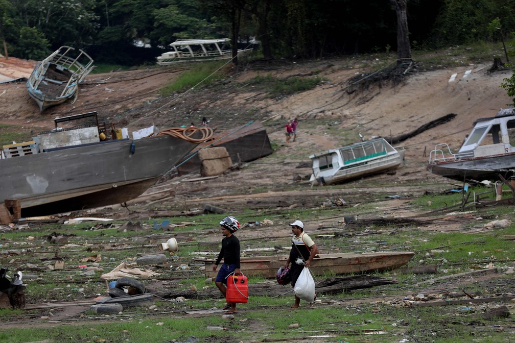 El Niño causa seca histórica no Rio Negro; veja antes e depois
