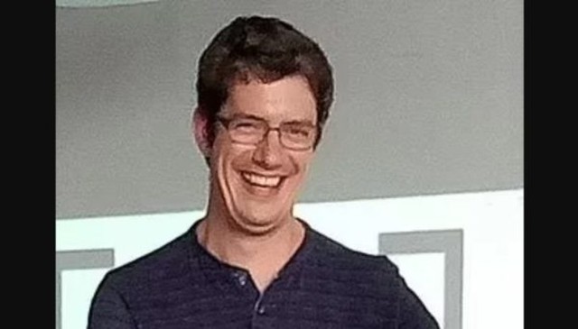 Matthew Smith, professor da escola dos príncipes George e Charlotte, é ...