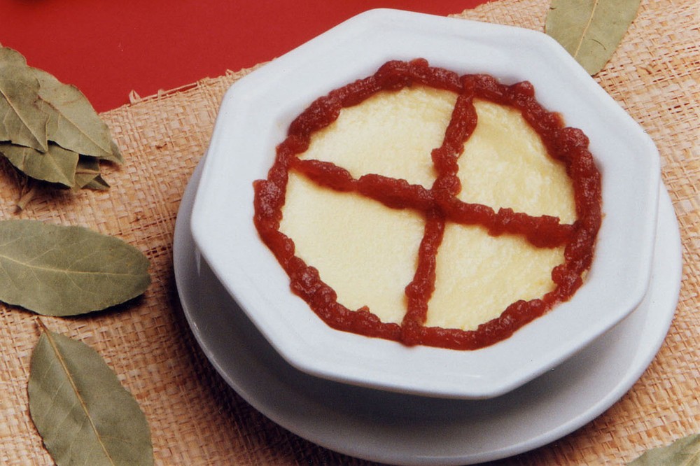 Queijo com goiabada aparece em diferentes versões nos cardápios