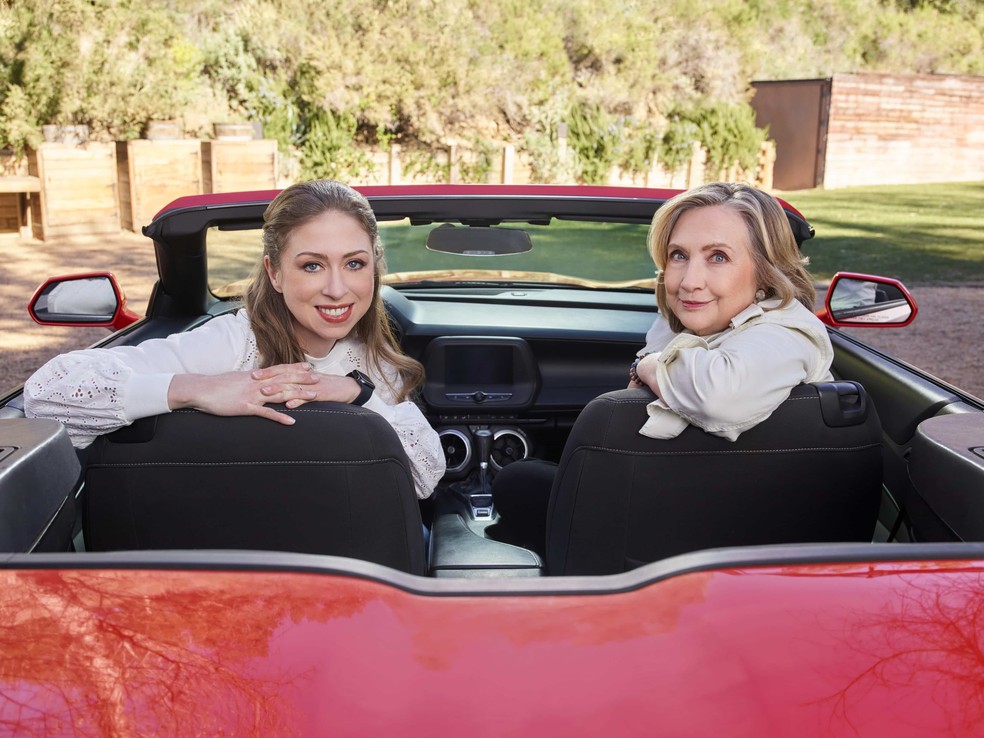 Série 'Gutsy' mostra trajetória de Hillary Clinton e de sua filha, Chelsea