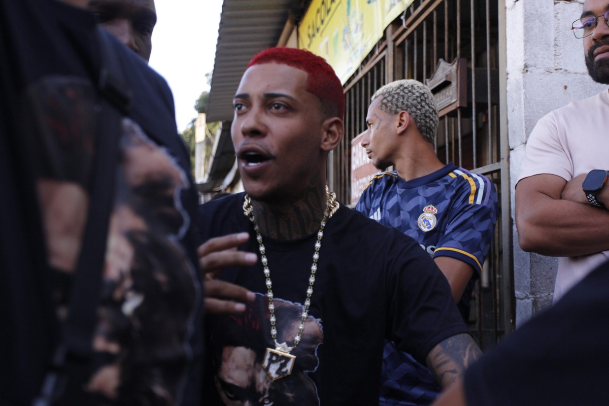 MC Poze do Rodo chega ao Complexo de Gericinó para aguardar a saída de ...