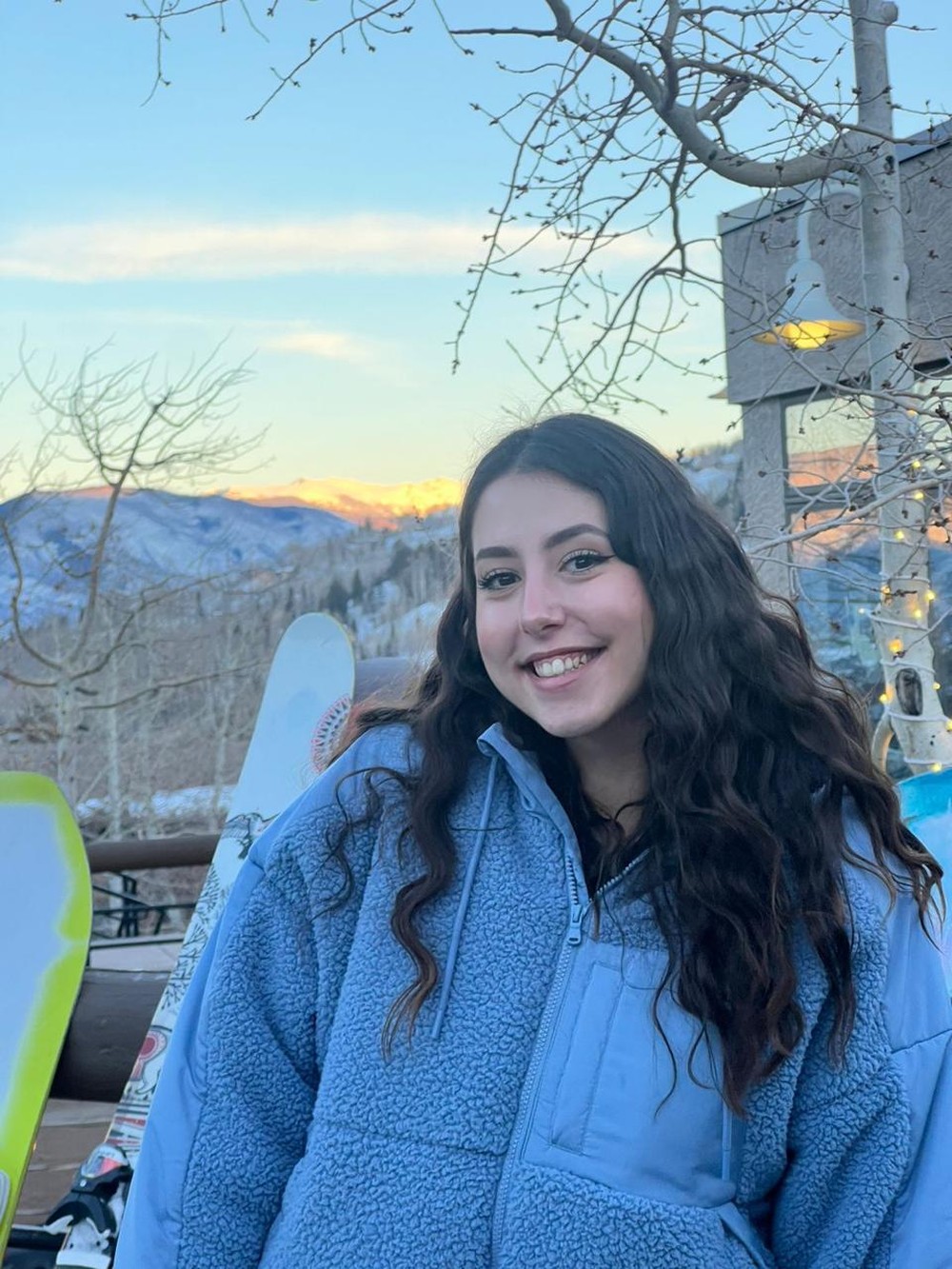 Brasileira fica paralisada após contrair bactéria em Aspen; família faz ...