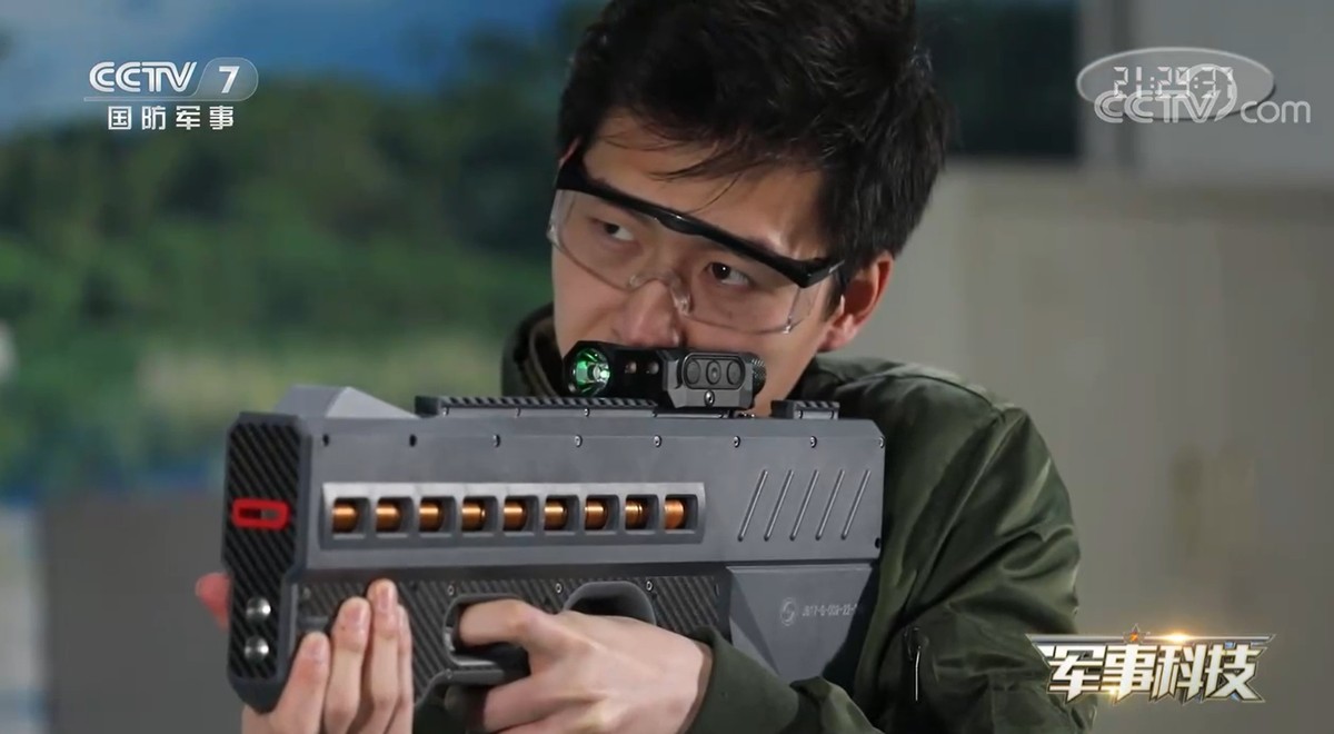 China lança arma eletromagnética para reprimir 'protestos violentos'