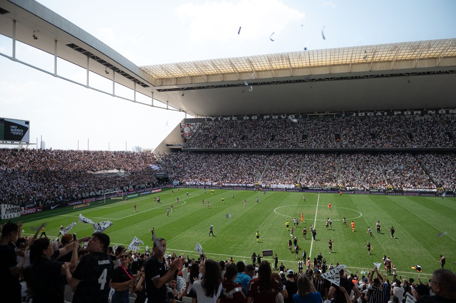 As negociações do Corinthians com a Caixa em torno do Itaquerão