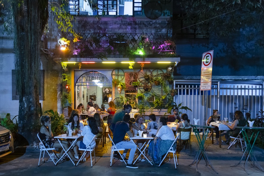 Mais de 620 novos bares e restaurantes abriram as portas no Rio no ...