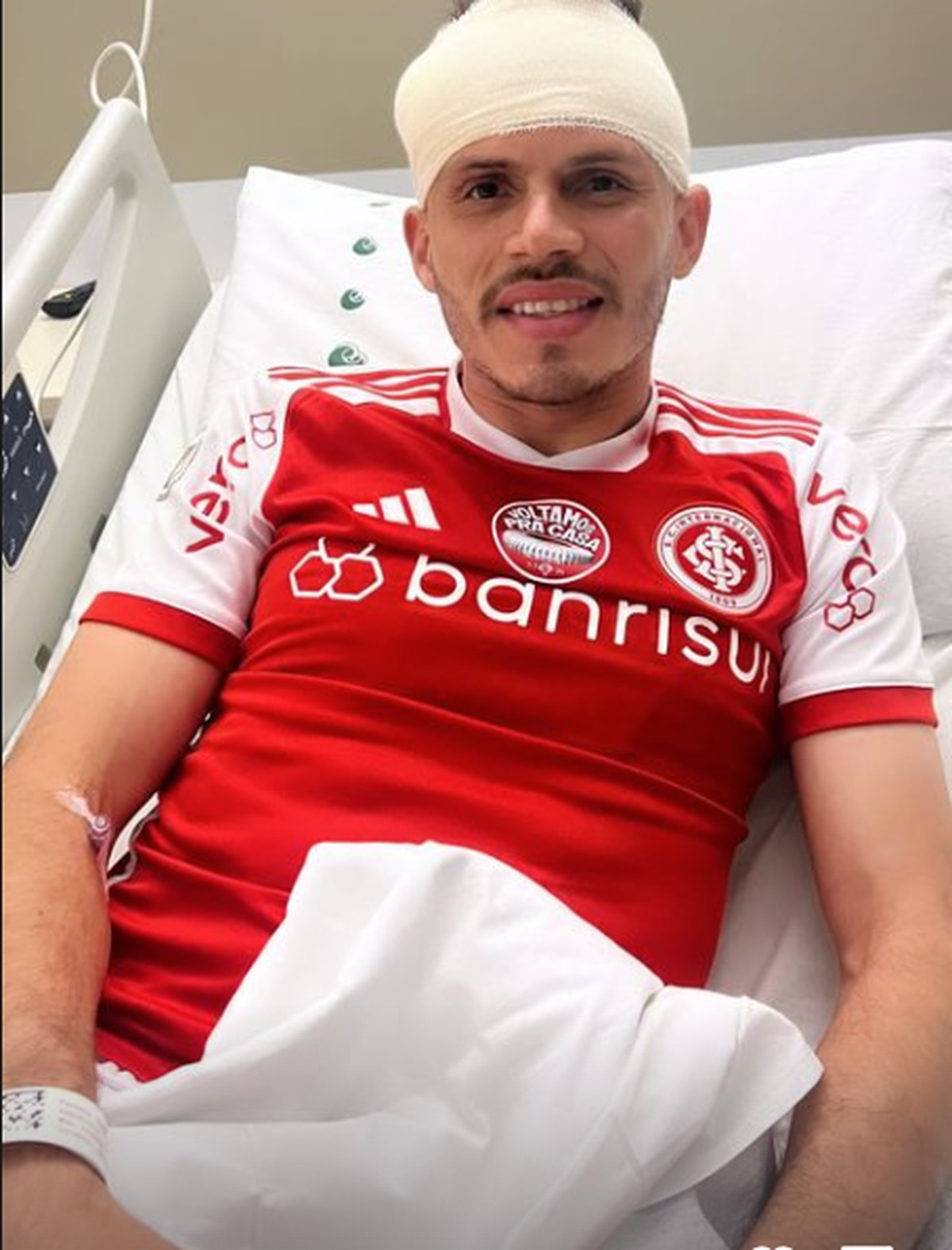 Inter atualiza quadro de Renê, após choque de cabeça do lateral