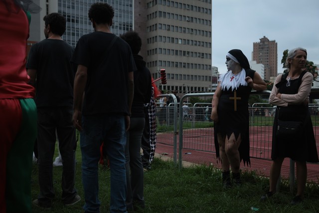 Zombie Walk reúne 'mortos-vivos' no Dia de Finados no Centro de SP ...