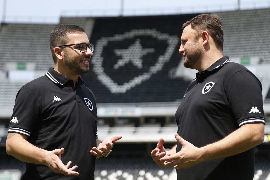 Chefes do departamento de futebol, André Mazzuco e Alessandro Brito ...