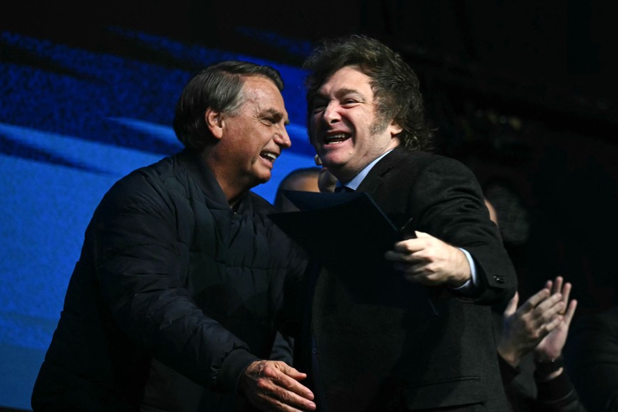 Carta a Milei e 'anistia light': PF indicia Bolsonaro e Eduardo por ...
