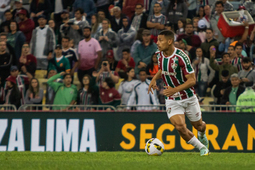 Após febre, André treina com Fluminense no CT e aumenta chance de ...