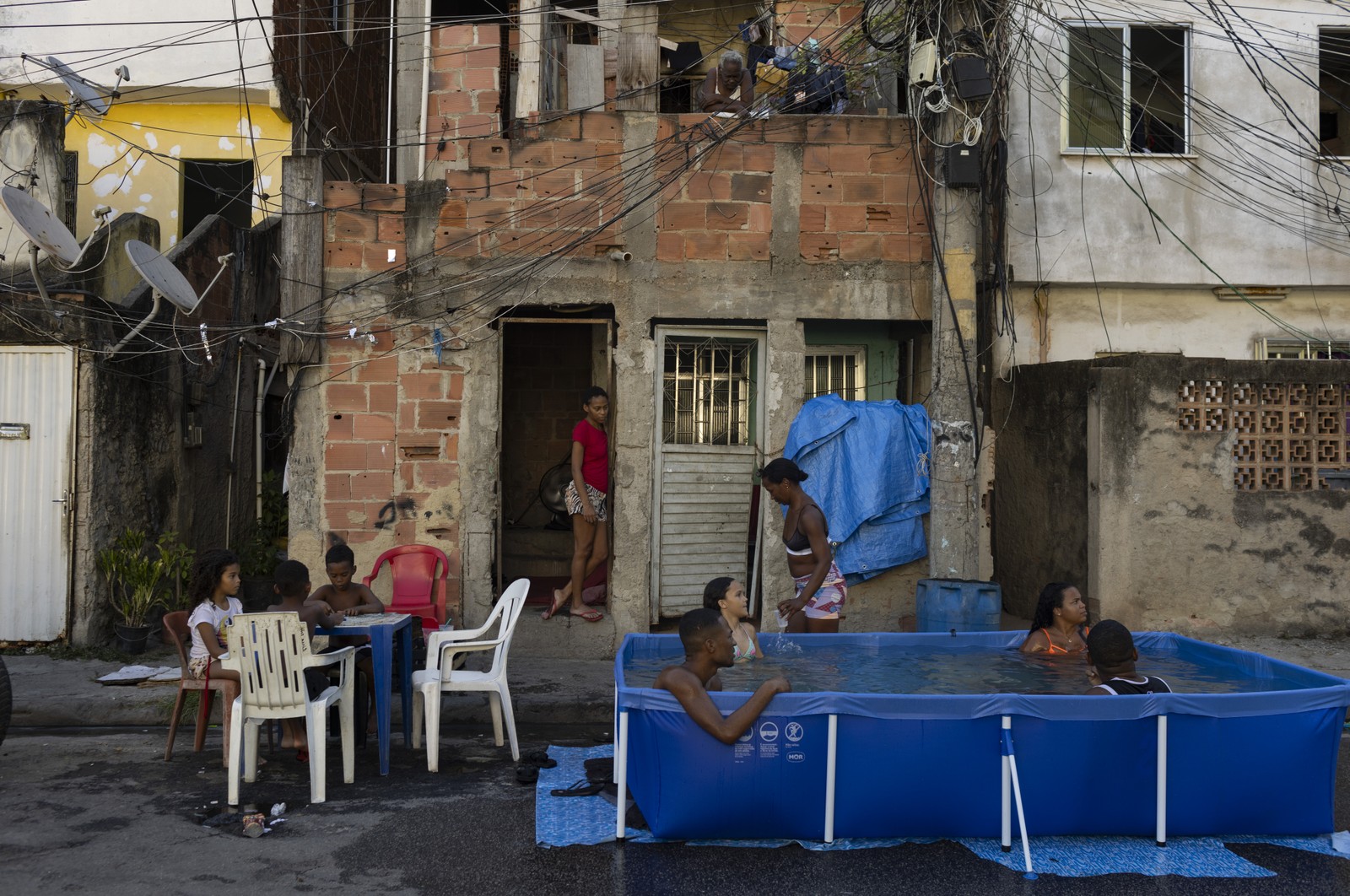 Moradores do Complexo da Maré enfrentam desafios para lidar com as ...