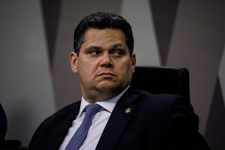 Alcolumbre se diz 'enganado' pelo governo em decreto sobre demarcação ...