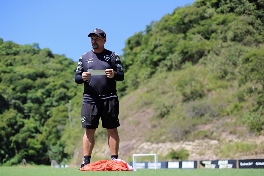 Ajustes de Fábio Matias melhoram Botafogo, que hoje duela com ex-clube ...