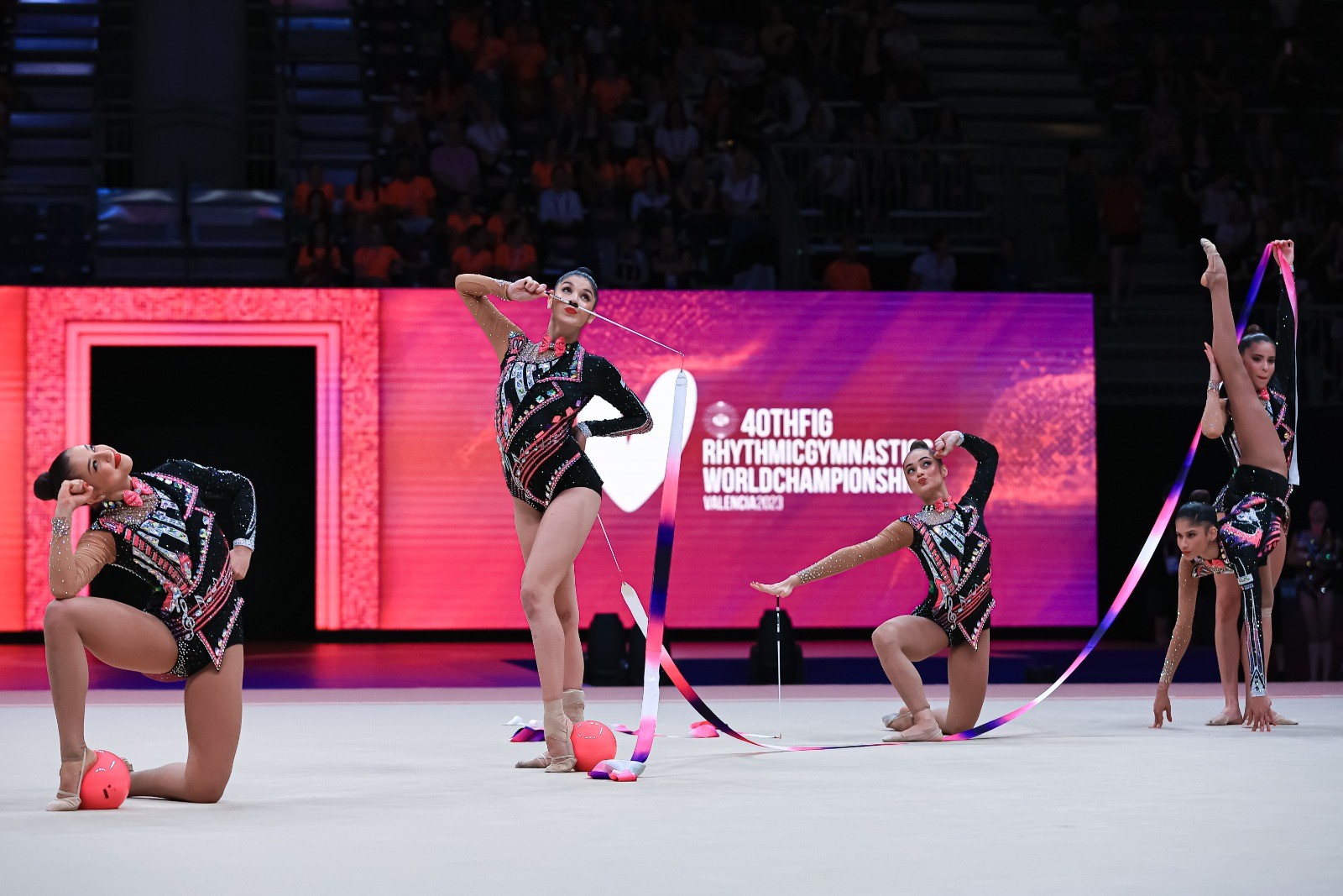 Conjunto do Brasil garante vaga em Paris-2024 e vai à final dos arcos no Mundial de Ginástica ...