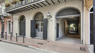 Angelina Jolie enfrenta crise financeira após divórcio conturbado com ...