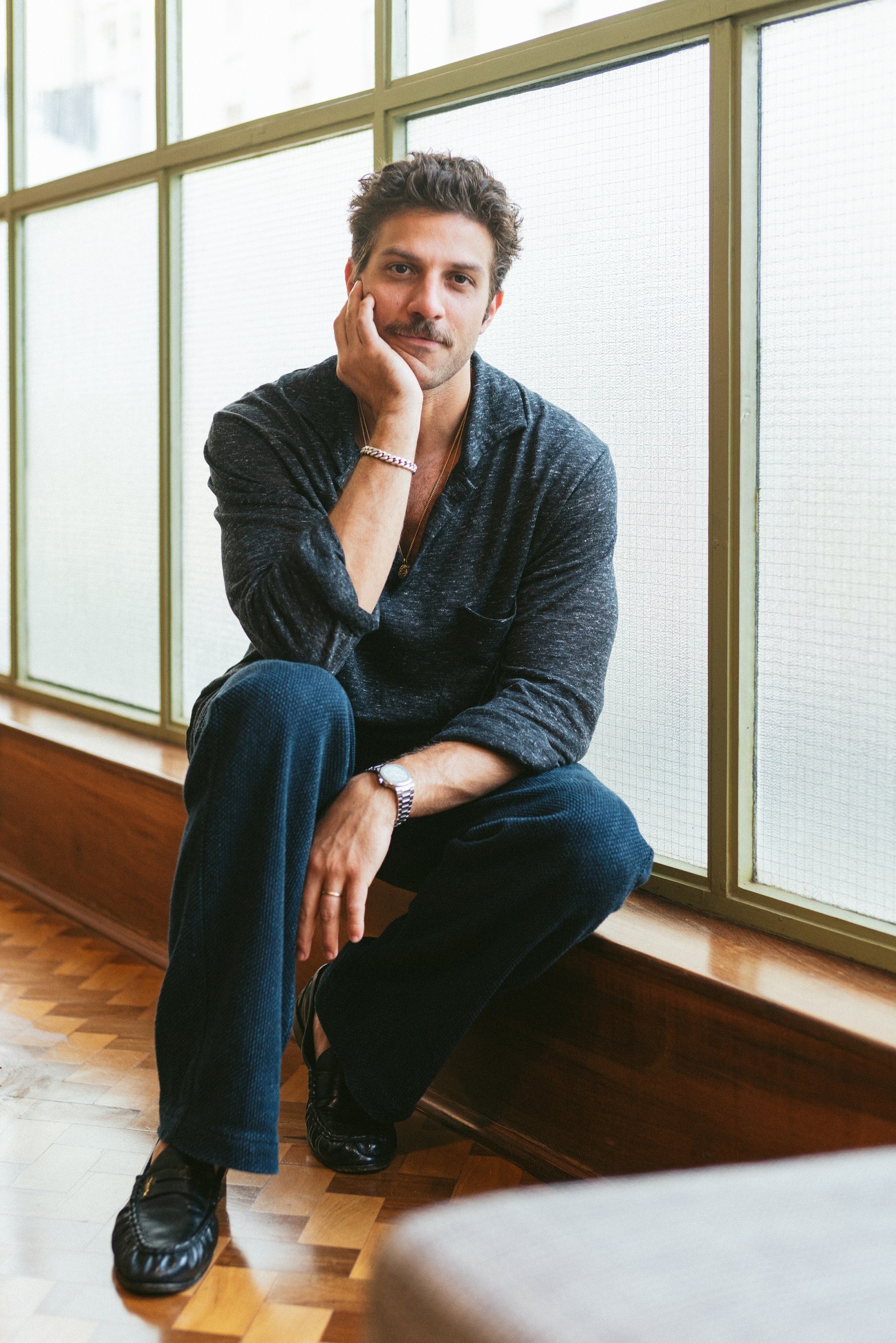 Chay Suede estreia no teatro em peça de Felipe Hirsch e Caetano Galindo ...