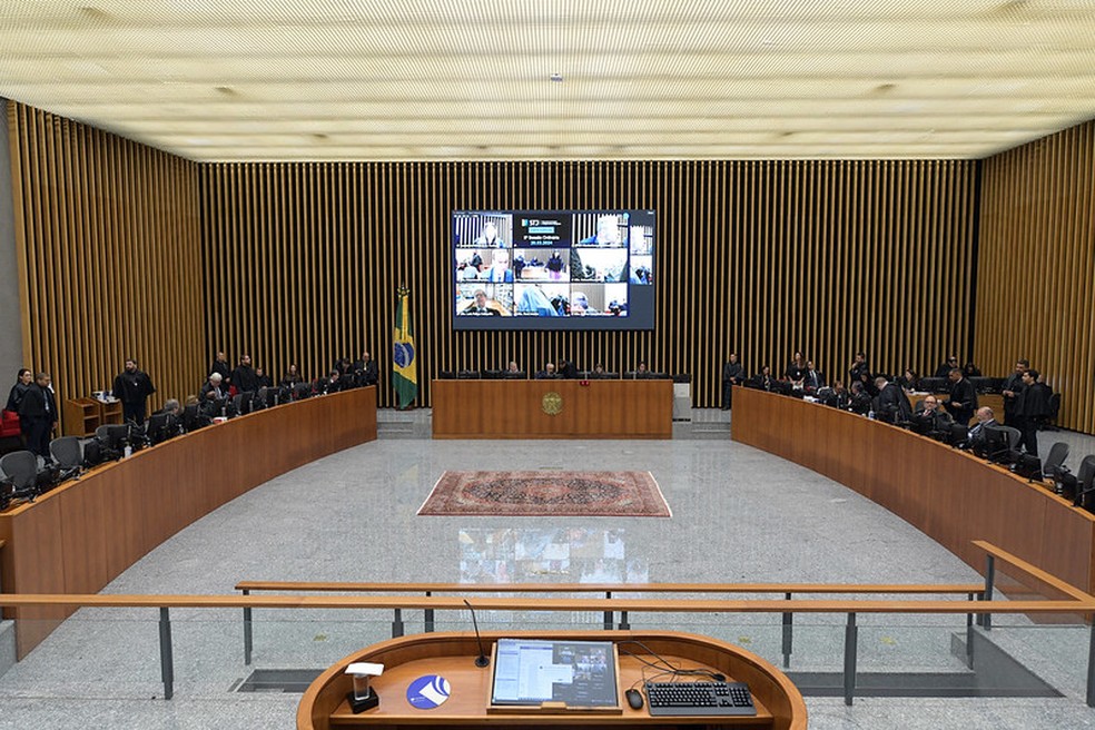 Caso Robinho: STF retoma julgamento de habeas corpus de ex-jogador ...