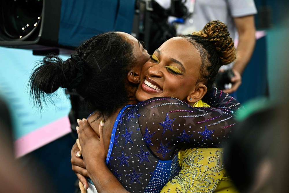 Olimpíadas: Simone Biles rasga elogios para Rebeca Andrade após final na ginástica: 'Ela é ...
