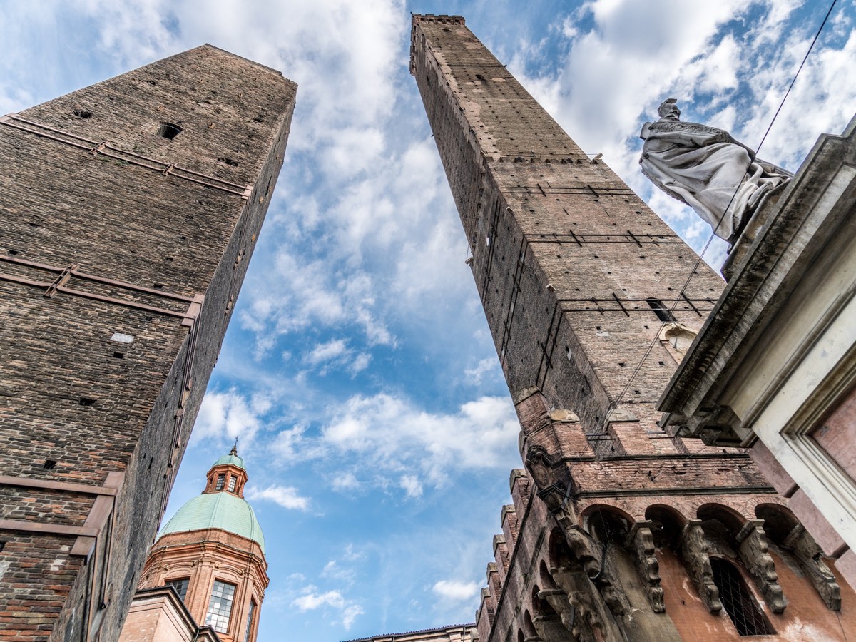 Na Itália, uma 'outra Torre de Pisa' está cada vez mais torta e corre o ...