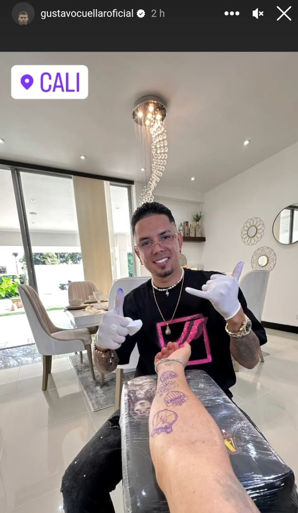 Negociando com o Corinthians, Cuellar tatua escudo do Flamengo