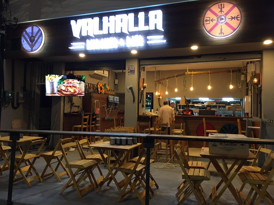 Hambúrguer com tempero viking: bar leva a mitologia nórdica para a Tijuca