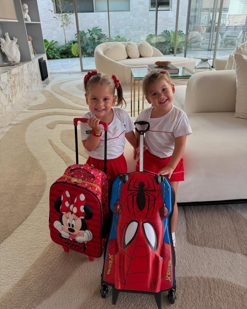 Look escolar das filhas de Virgínia Fonseca encanta web: 'Duas irmãs, duas personalidades'