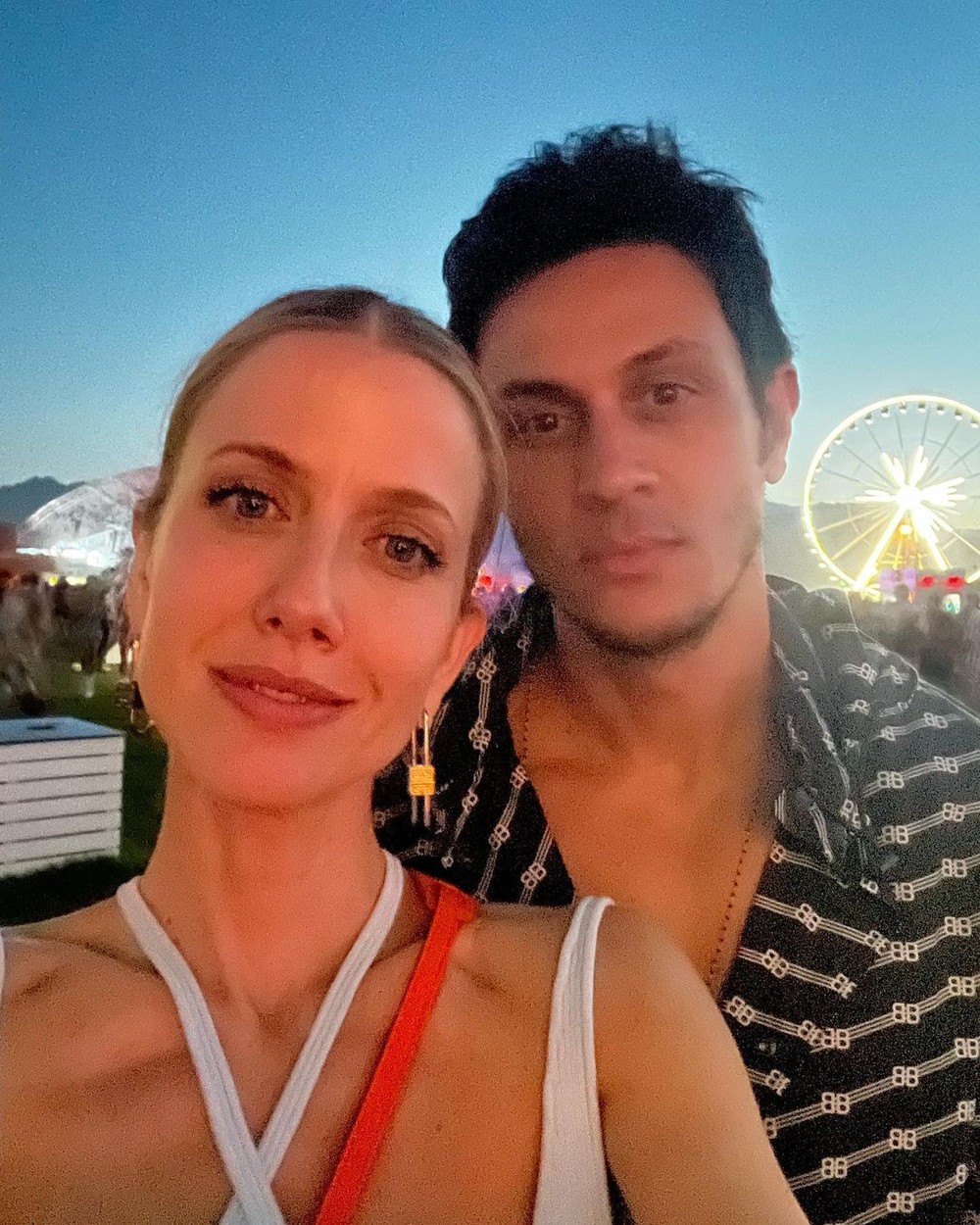 Gabriela Prioli comemora oito anos de relacionamento com o DJ Thiago Mansur