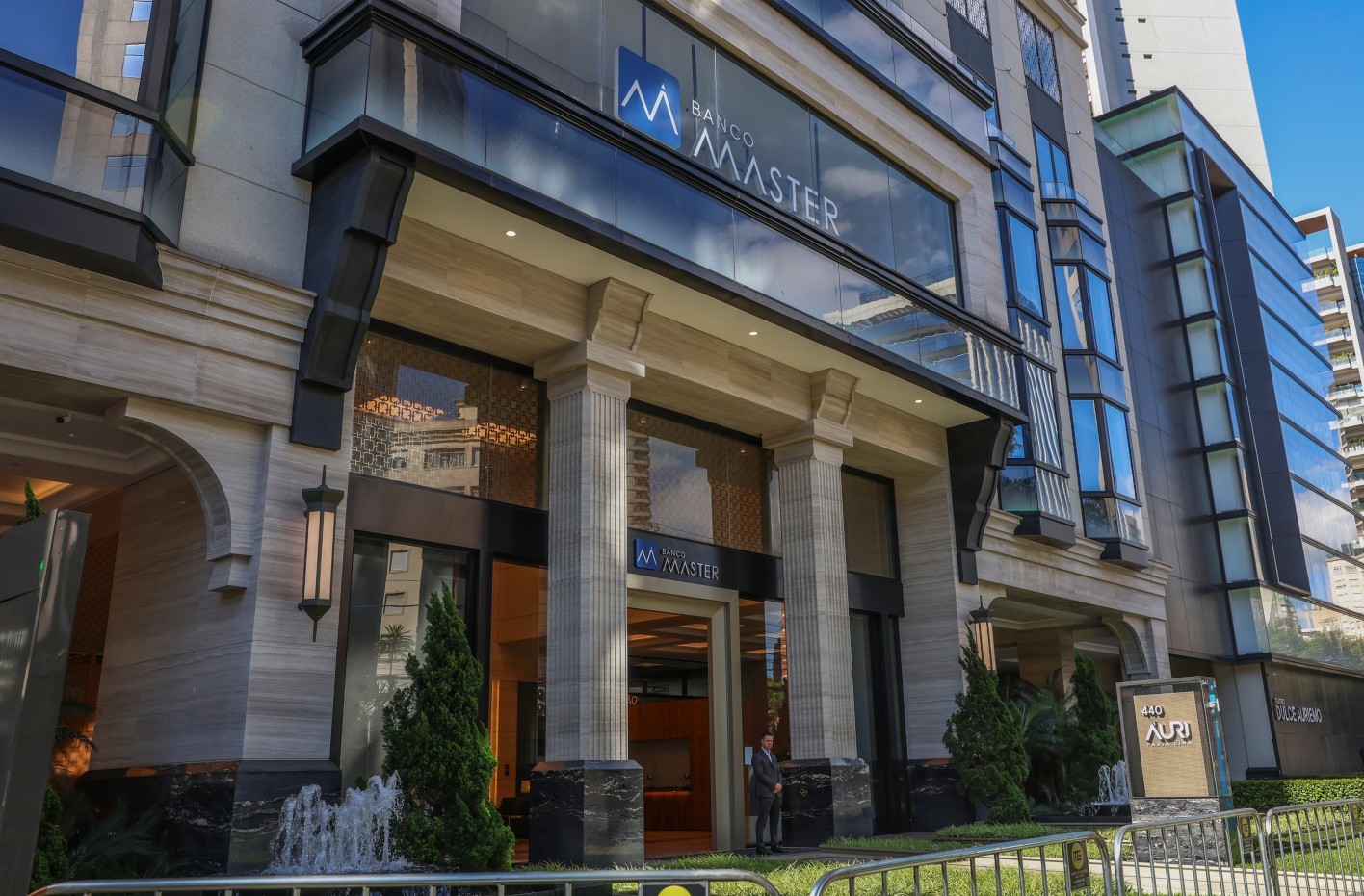 Master: investigação apura empréstimo do banco, transações de fundos da ...