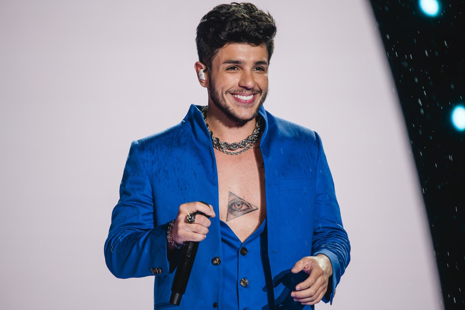 Cantor da dupla Hugo & Guilherme contrata detetive, descobre traição e ...