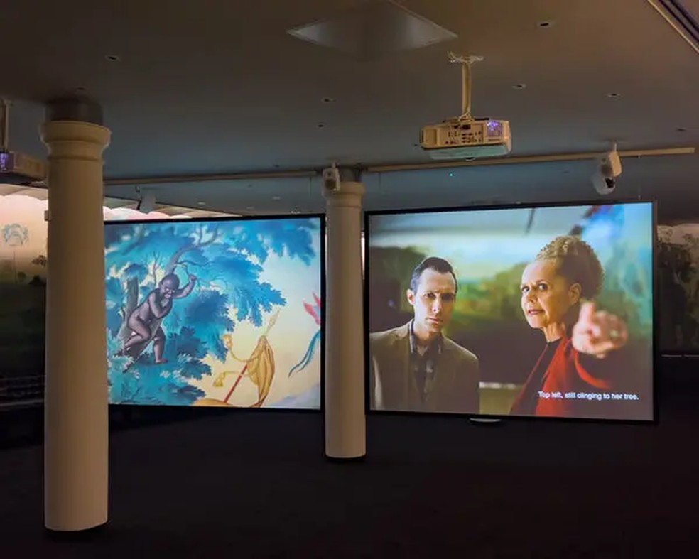 Artista realiza intervenção em mural com pinturas racistas na Tate Britain