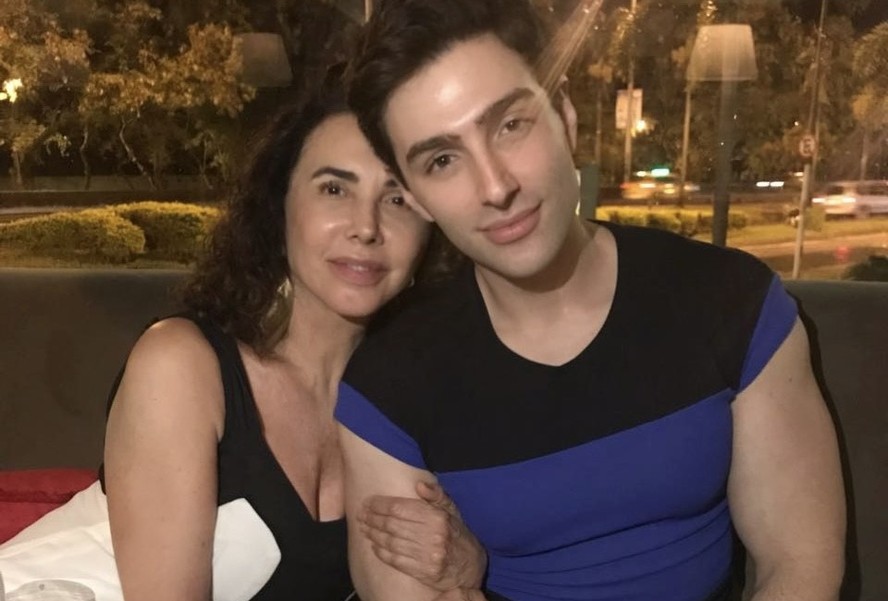 Claudia Alencar está lúcida, já caminha e fez escova no cabelo no CTI ...