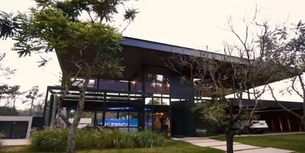 Boca Rosa se muda para mansão de R$ 18 milhões com aquário para ...