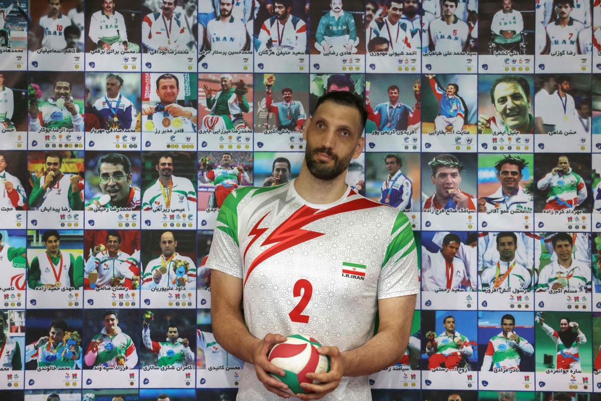 'Super-homem' iraniano: saiba quem é o gigante de quase 2,5m que busca ...