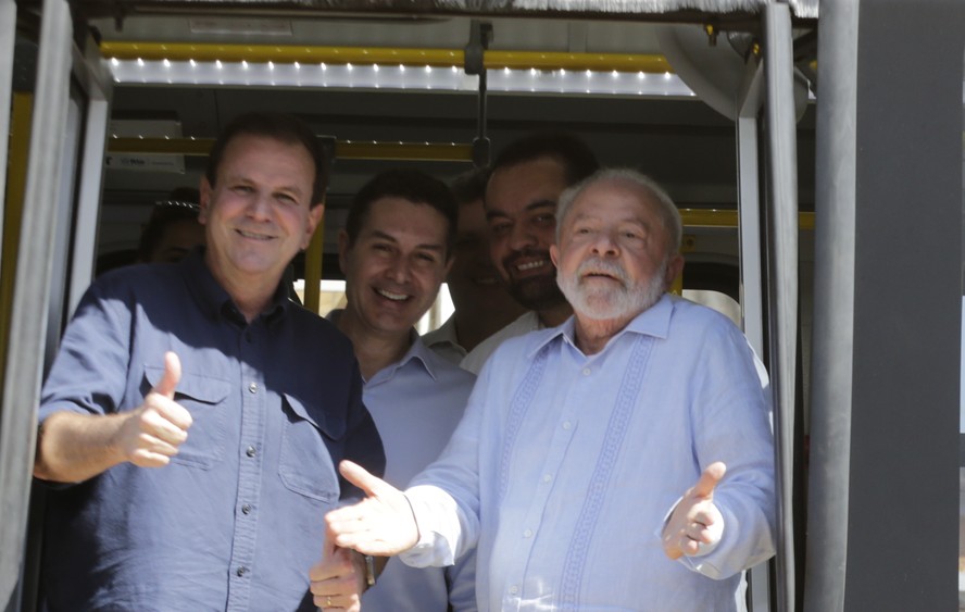 Castro divide palanque e janta com Lula no Rio, mas saia-justa irrita ...