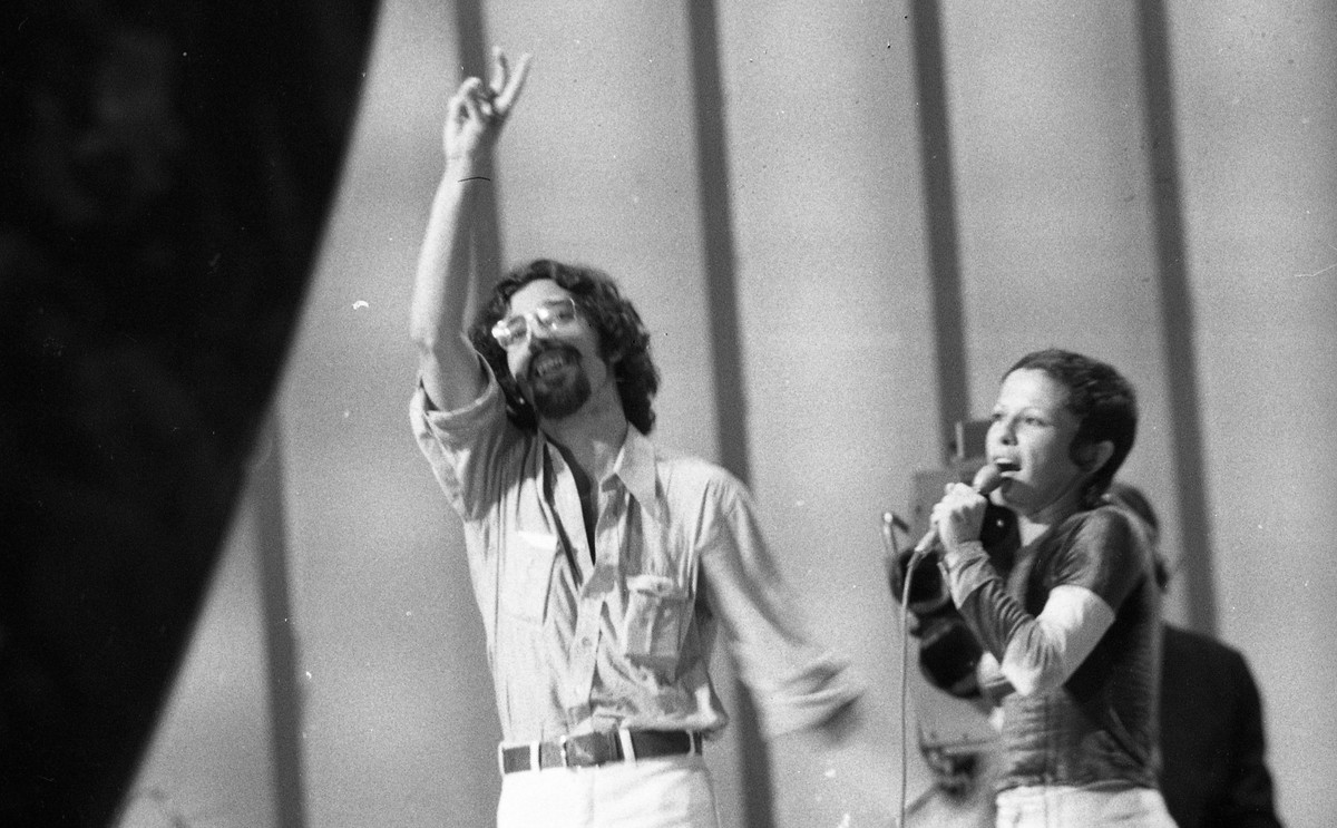 Elis e os compositores: relembre nomes revelados pela cantora e o encontro com Tom Jobim