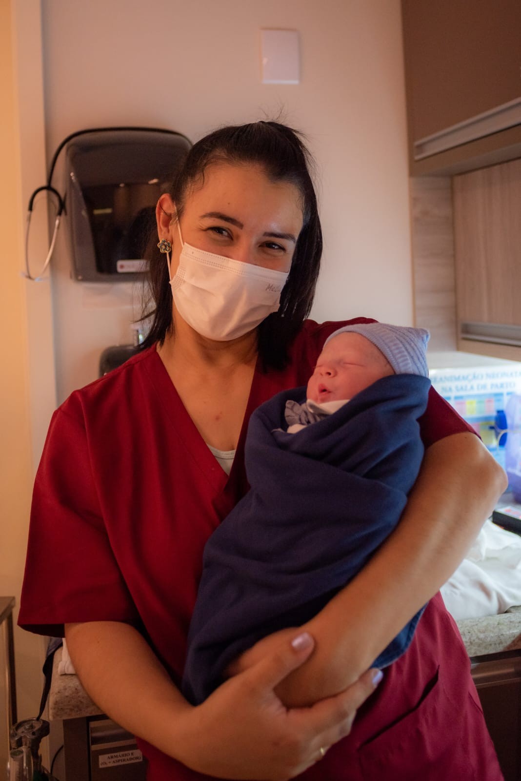 Mulher processa médico por secretamente usar seu esperma para inseminá ...