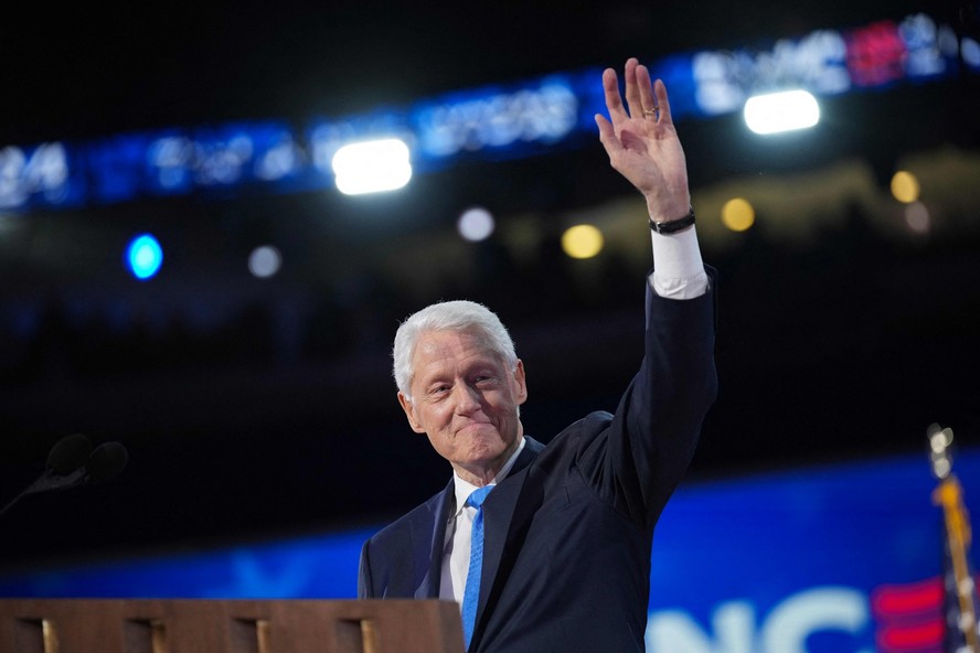 'Nós precisamos da presidente da alegria', diz Bill Clinton em discurso ...