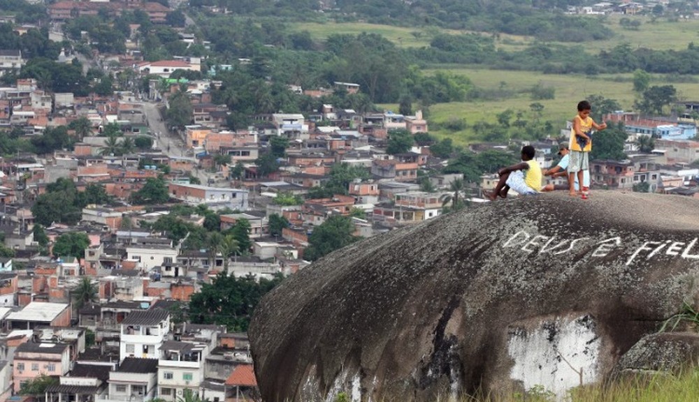 A tortura de jornalistas que marcou o combate às milícias, na favela do ...