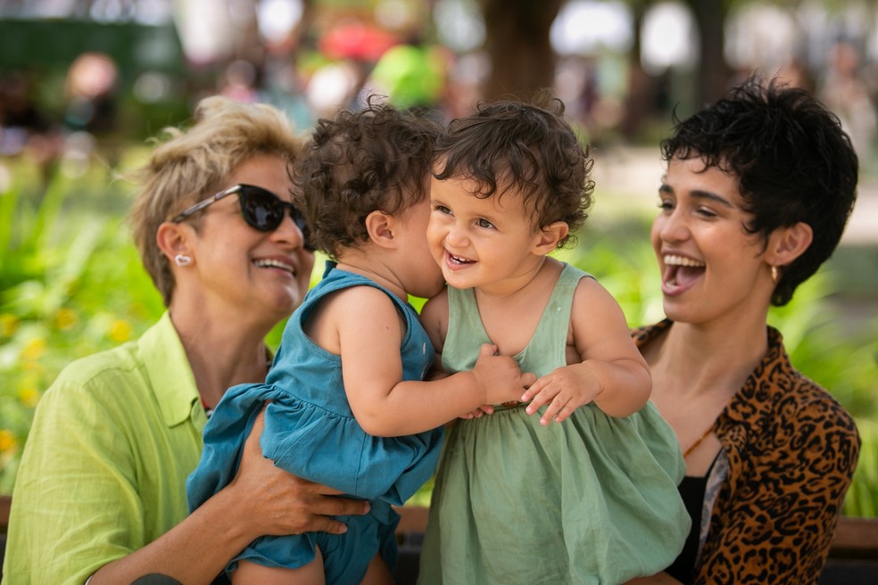 Nanda Costa e Lan Lanh levam as filhas a Paraty
