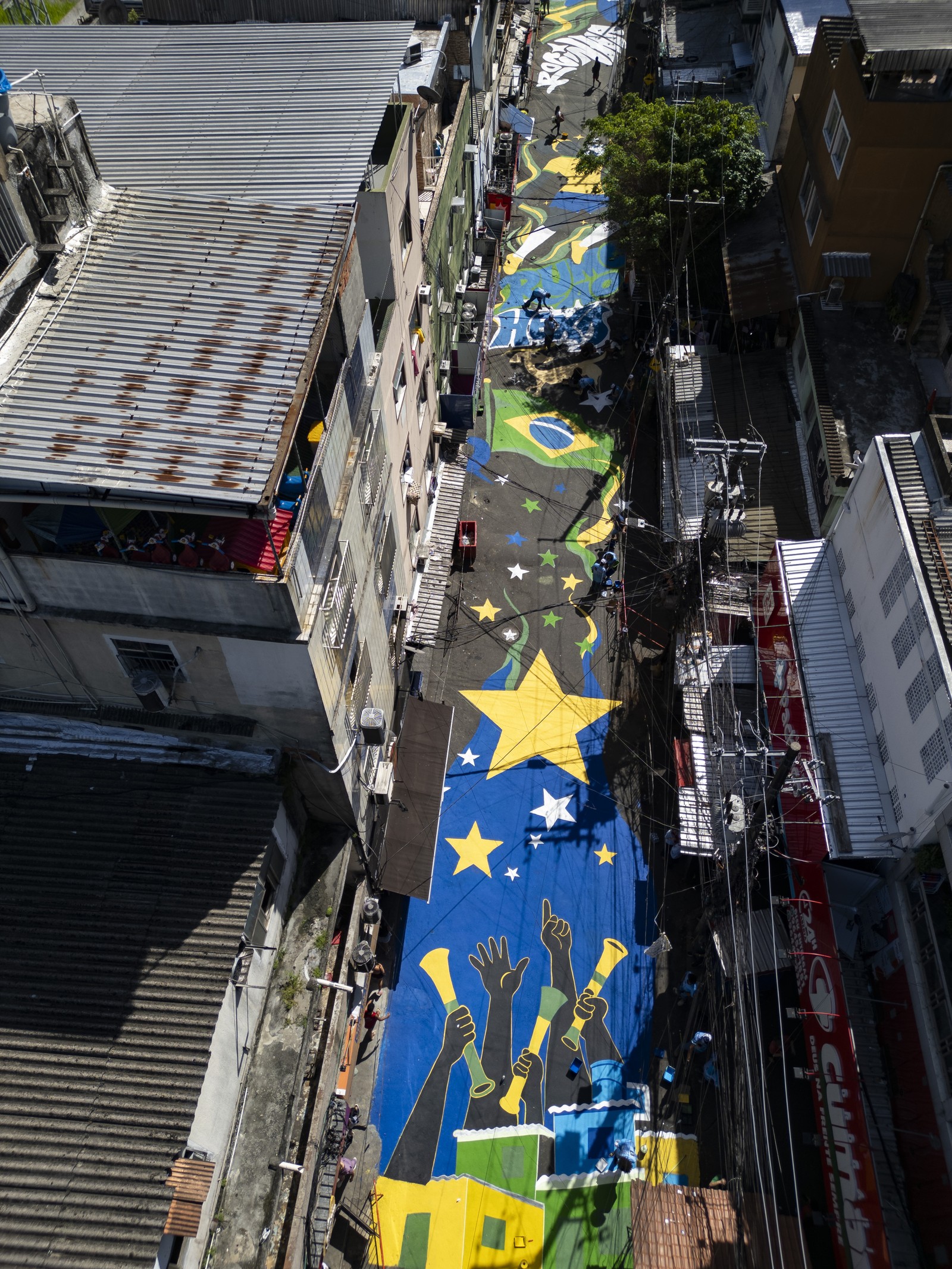 Vídeo: Rocinha entra no clima da Copa do Mundo e transforma Via Ápia em ...