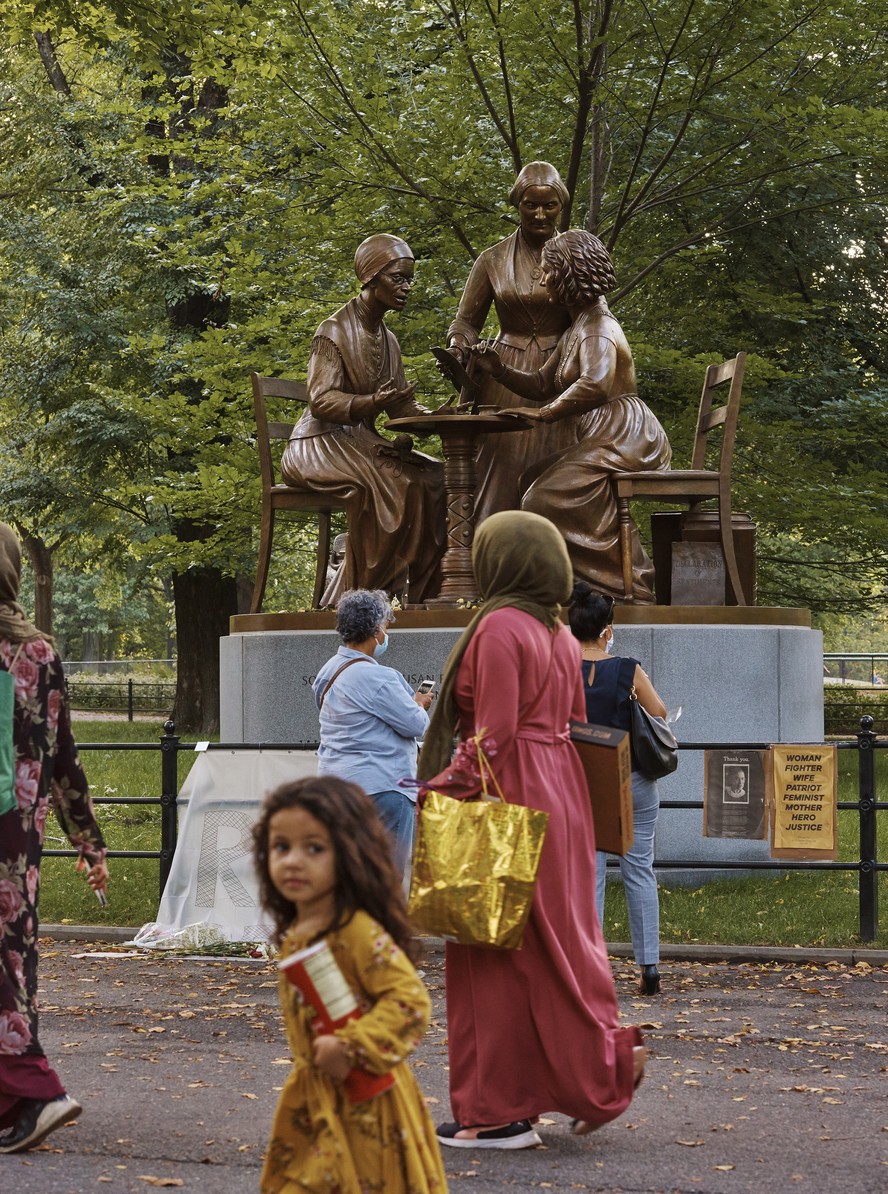 Ativistas dos EUA celebram aprovação de monumento às sufragistas em ...