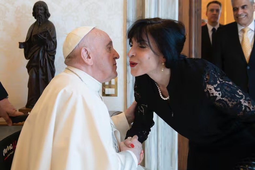 Conhecida como 'mulher de dois papas', teóloga argentina afirma que ...