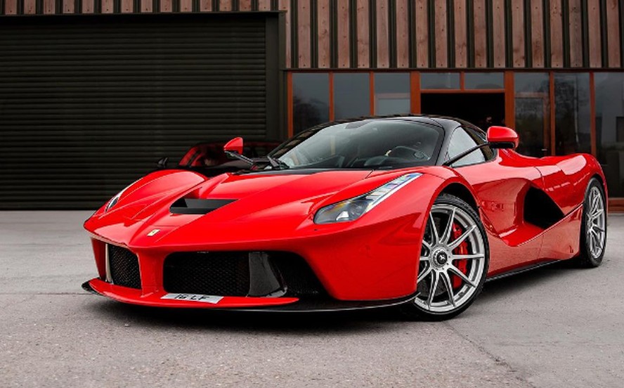 IPVA 2024: Ferrari exclusiva terá imposto de R$ 800 mil; veja carros que vão pagar mais caro