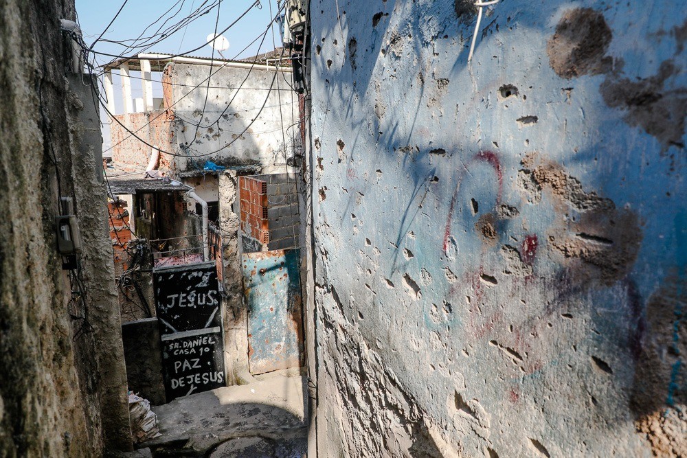Morador do Alemão faz vaquinha para consertar carro com mais de 100 ...