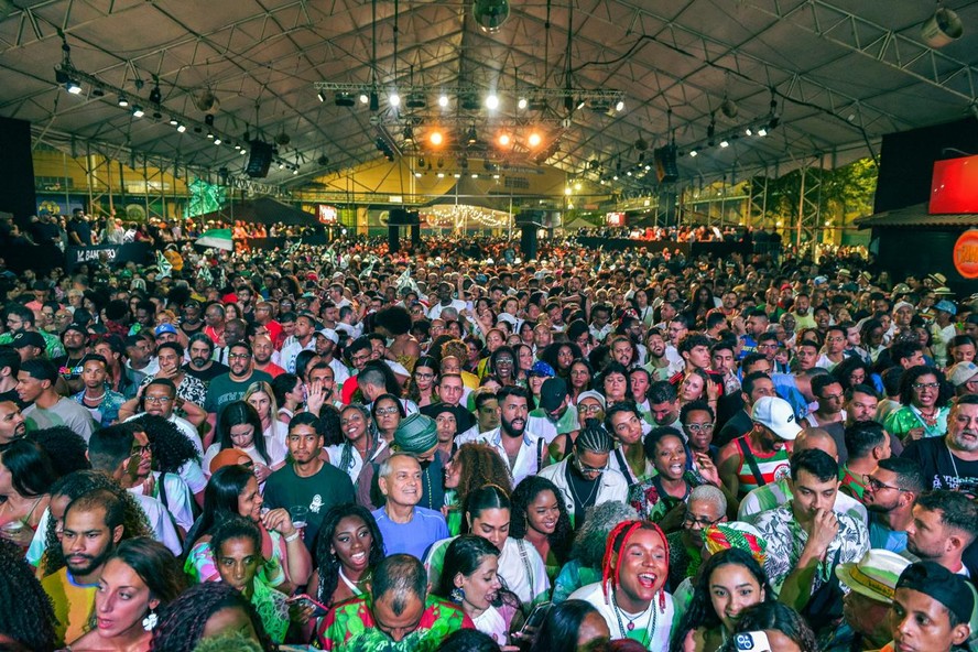 Dia do Samba no Rio de Janeiro terá minidesfiles do Grupo Especial e shows gratuitos ou a R$ 1
