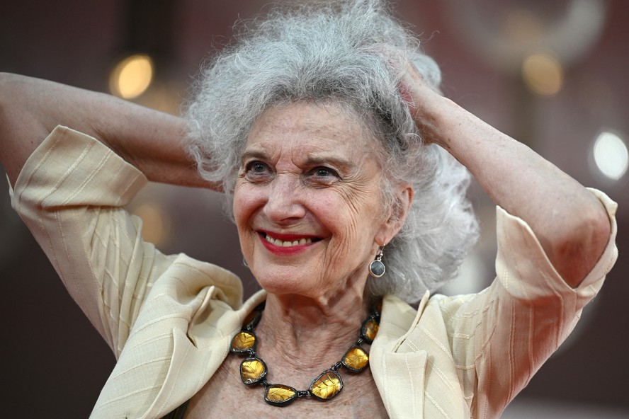 Últimos dias de Marisa Paredes incluíram ida a teatro, ensaio de peça ...