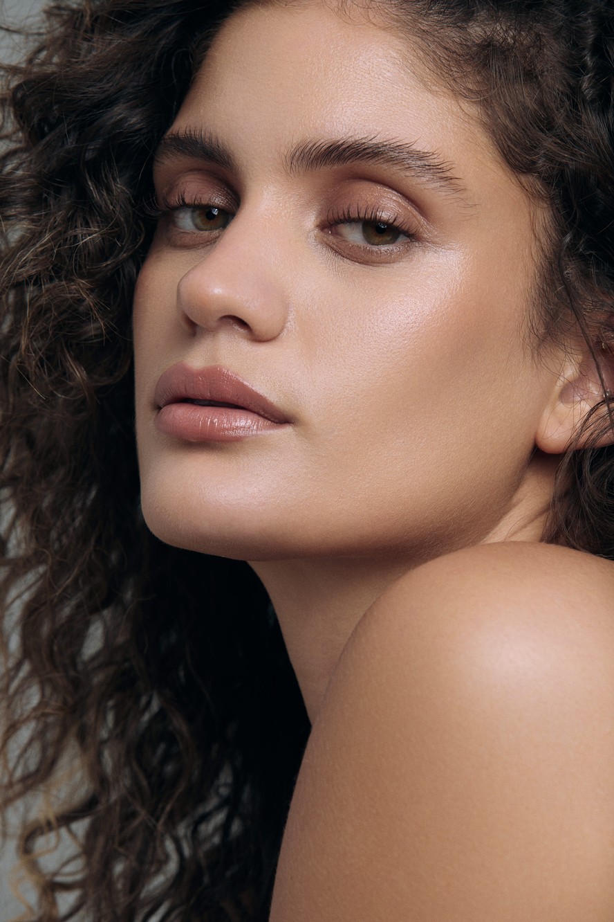 Modelo Laura Fernandez fala da estreia como atriz em 'Elas por elas' e ...